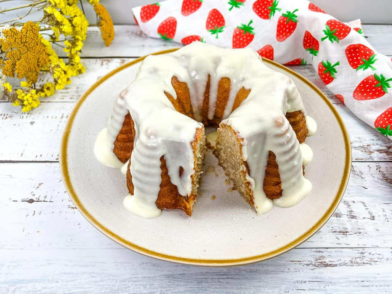 Keep the Cauldron Bubbling With 31 Halloween Desserts That Look ...