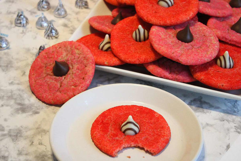 Hug and kiss valentine sugar cookies