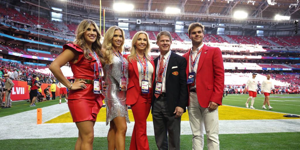 Everything We Know About the Hunt Family, Owners of the Kansas City Chiefs