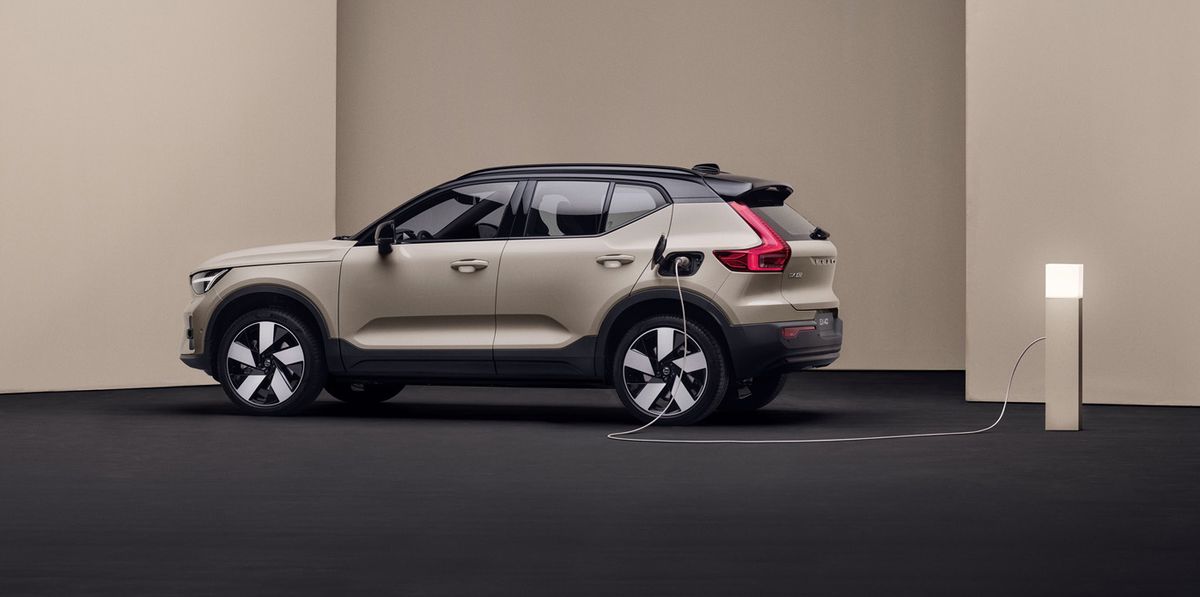 2025 Volvo EX40 and 2026 EC40 Are Renamed Versions of XC40 and C40 EVs