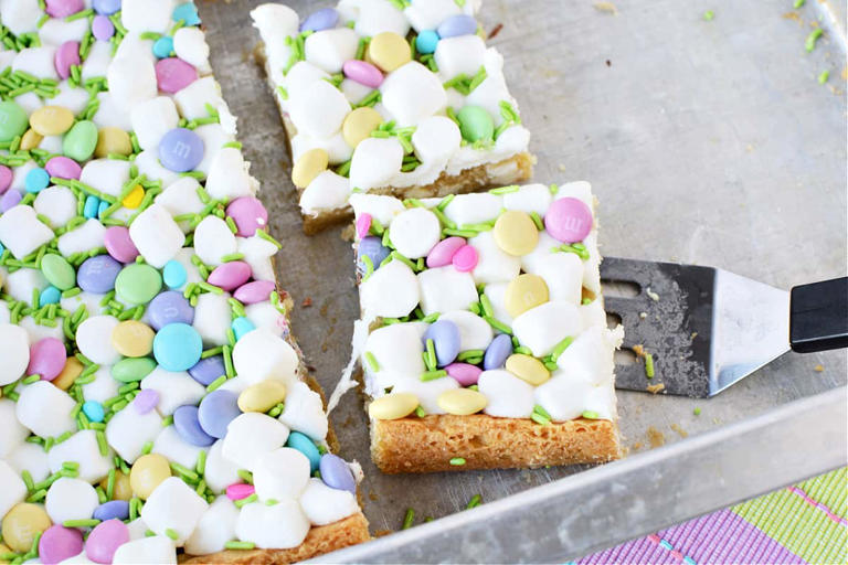 The Best Easter Marshmallow Sugar Cookie Bars Recipe