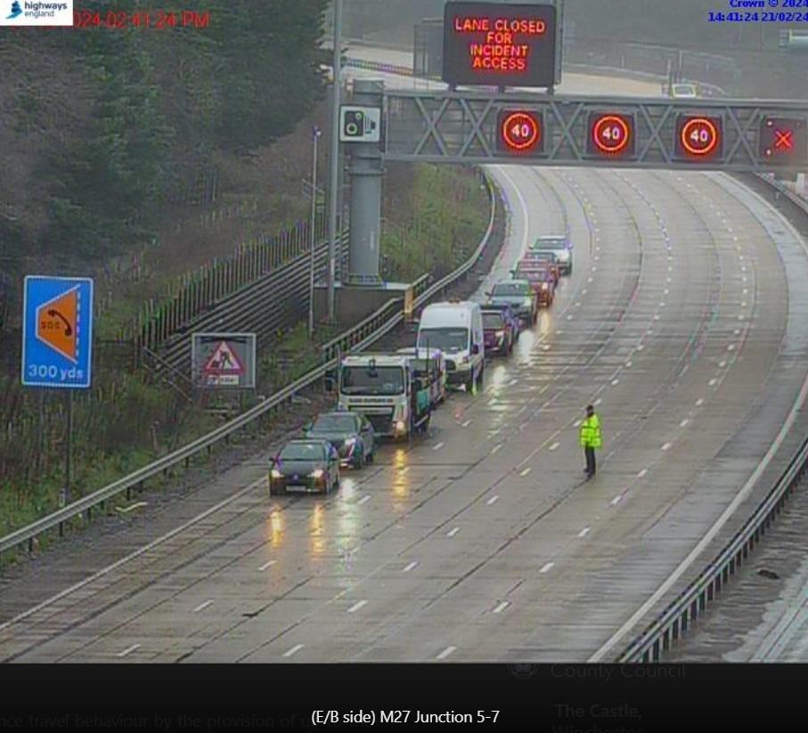 Pictures of M27 scene after "serious" crash amid driver warning ...