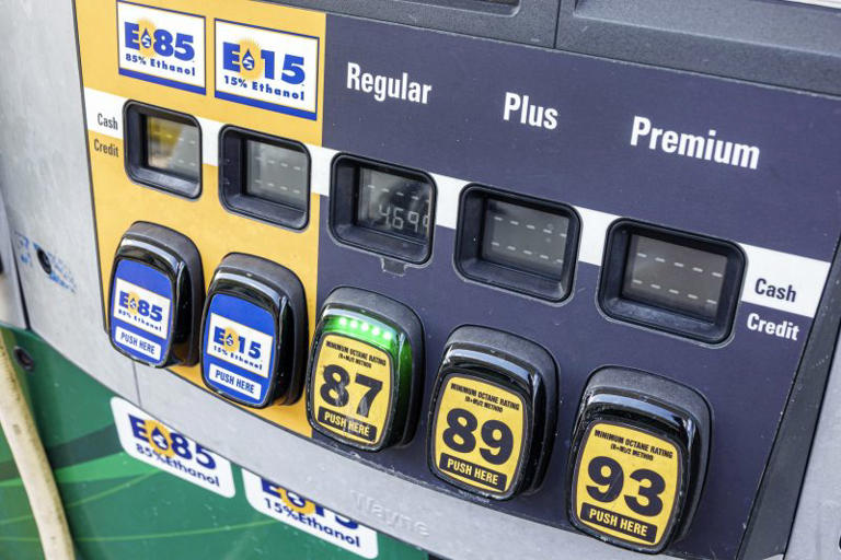 Florida gas prices drop 14 cents; lowest average since December