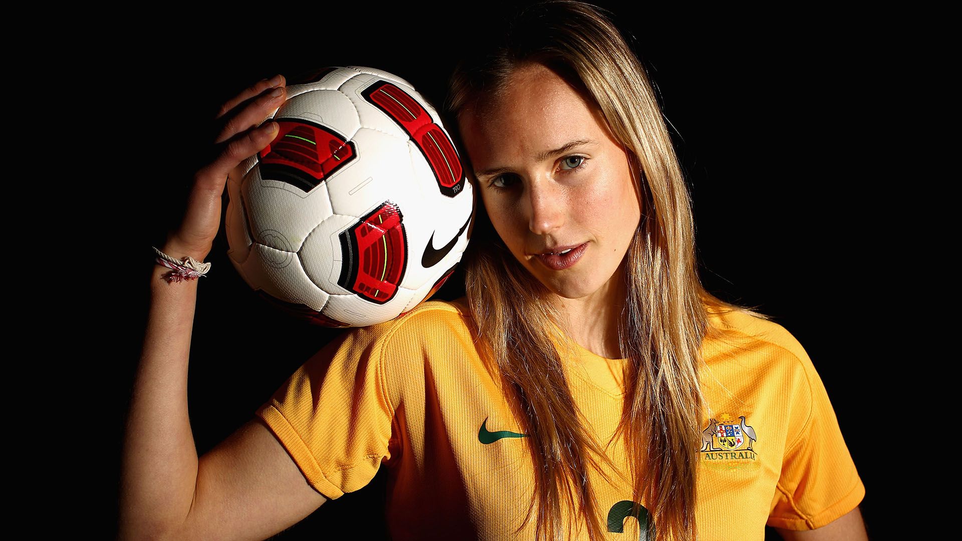 Das Doppelleben der schönen Ellyse Perry: die Fotos zeigen sie in Action