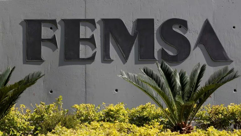Femsa completa venta de Solistica a Traxión