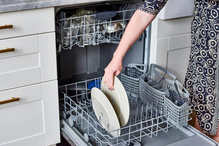The Easiest Way to Make DIY Dishwasher Detergent When You Run Out ...