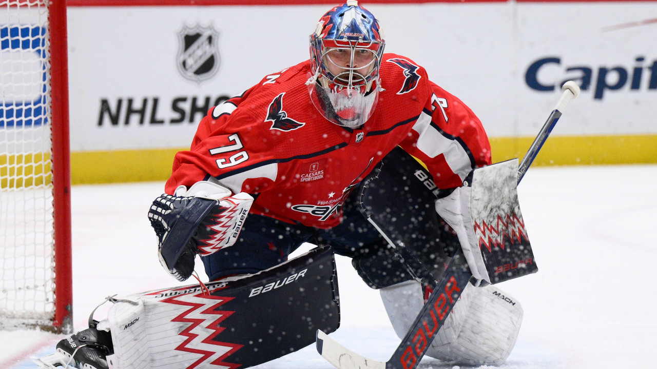 Capitals goalie Charlie Lindgren suffers upper-body injury vs. Canadiens