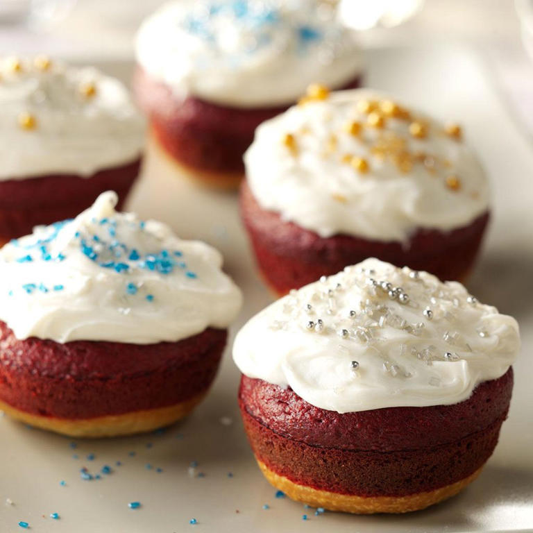 28 Mini Cakes for When You Need a Little Something Sweet