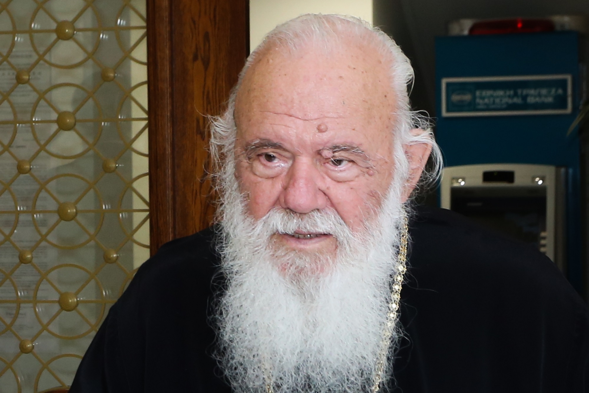 Στο νοσοκομείο με ήπιο ισχαιμικό επεισόδιο ο Αρχιεπίσκοπος Ιερώνυμος