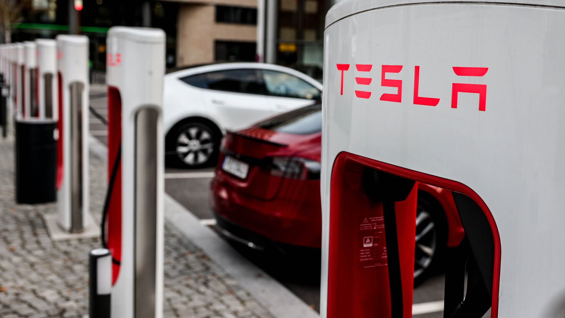Here’s What It Costs To Charge a Tesla Monthly vs. Using Gas for a ...