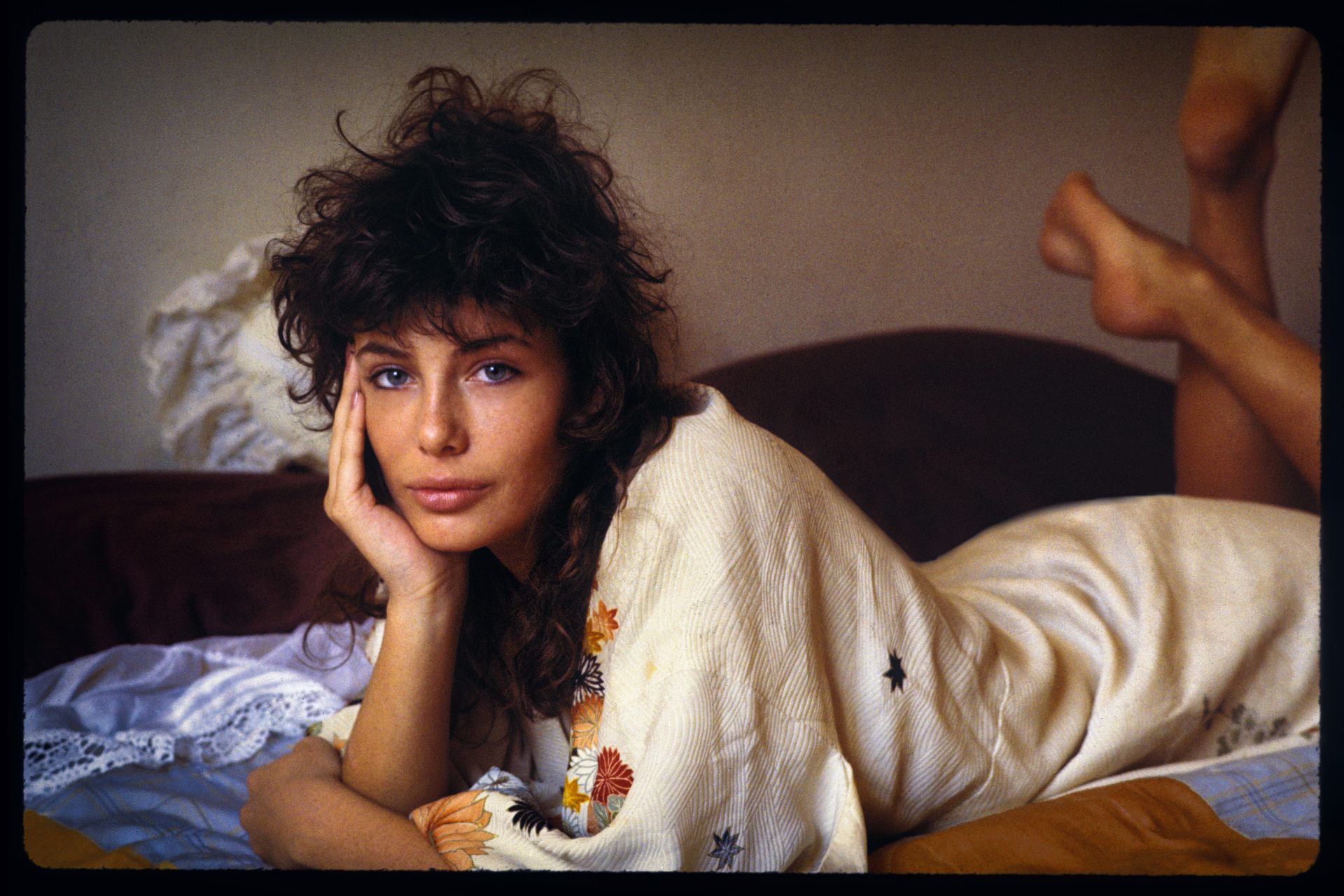 Vous souvenez-vous de Kelly LeBrock, "la fille en rouge" ? Voici à quoi ...