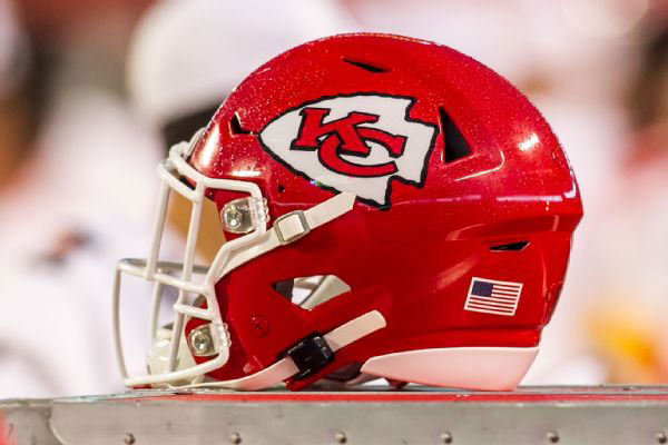 Chiefs, stranded on tarmac due to storm, finally depart K.C. Chiefs, stranded on tarmac due to storm, finally depart K.C.