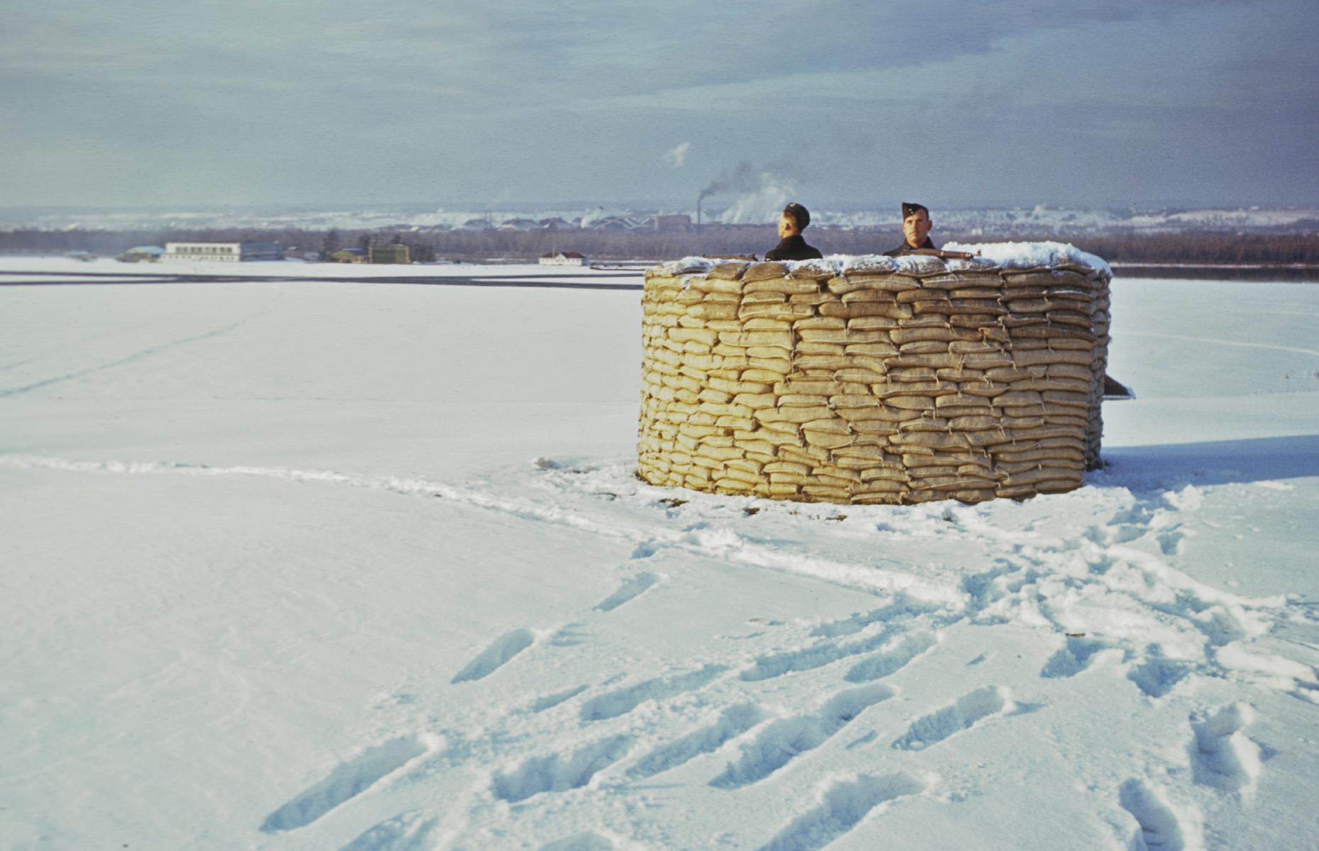 29 INCREDIBLE colour photos reveal life during Second World War