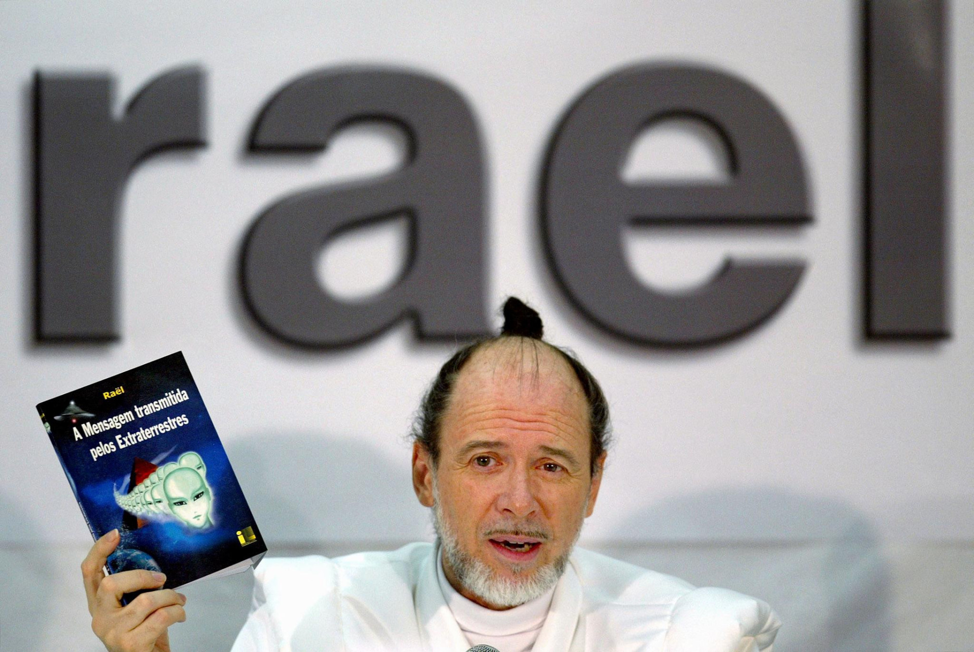 UFOs and human cloning: the story of Raëlism