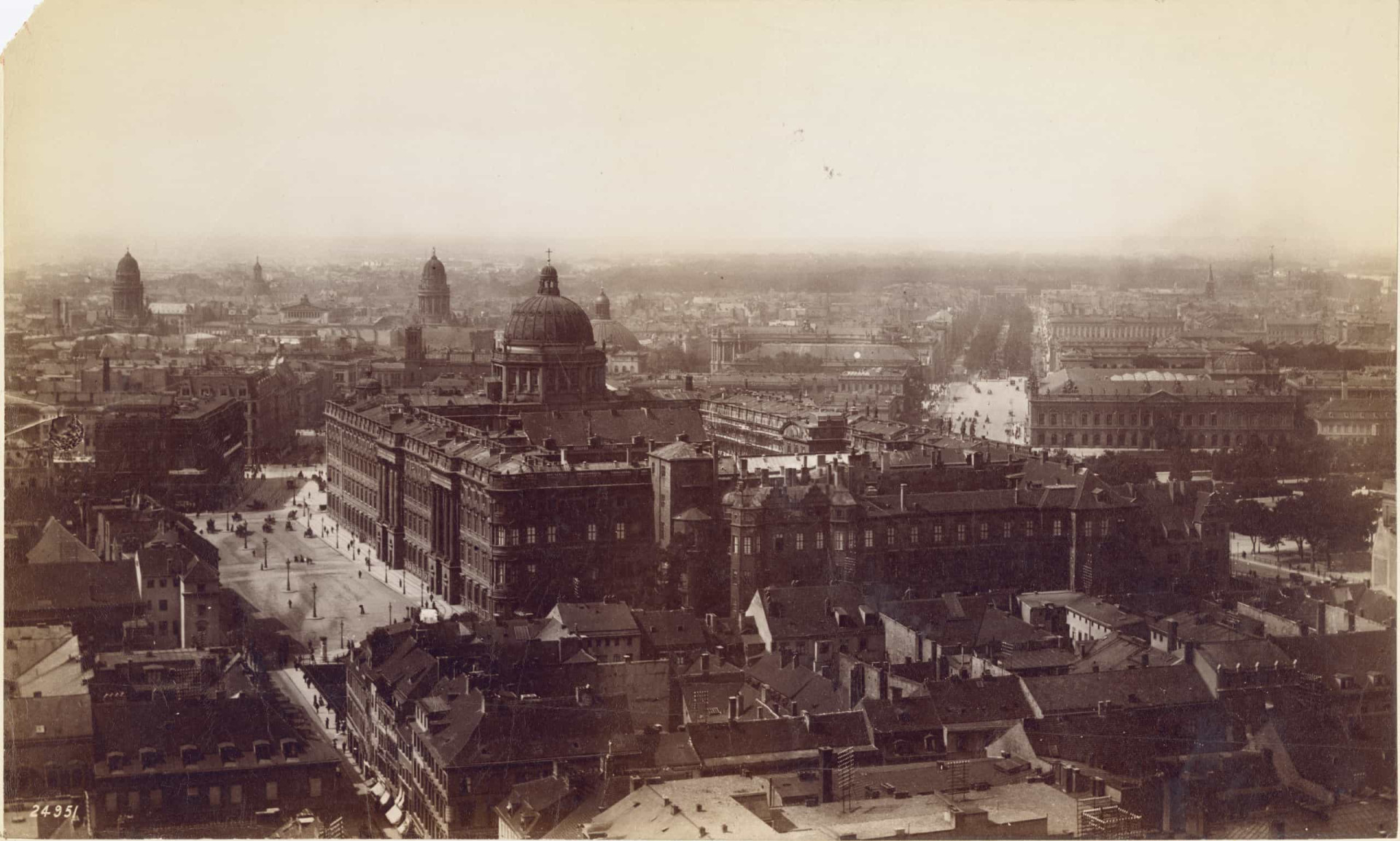 The oldest photos of major cities
