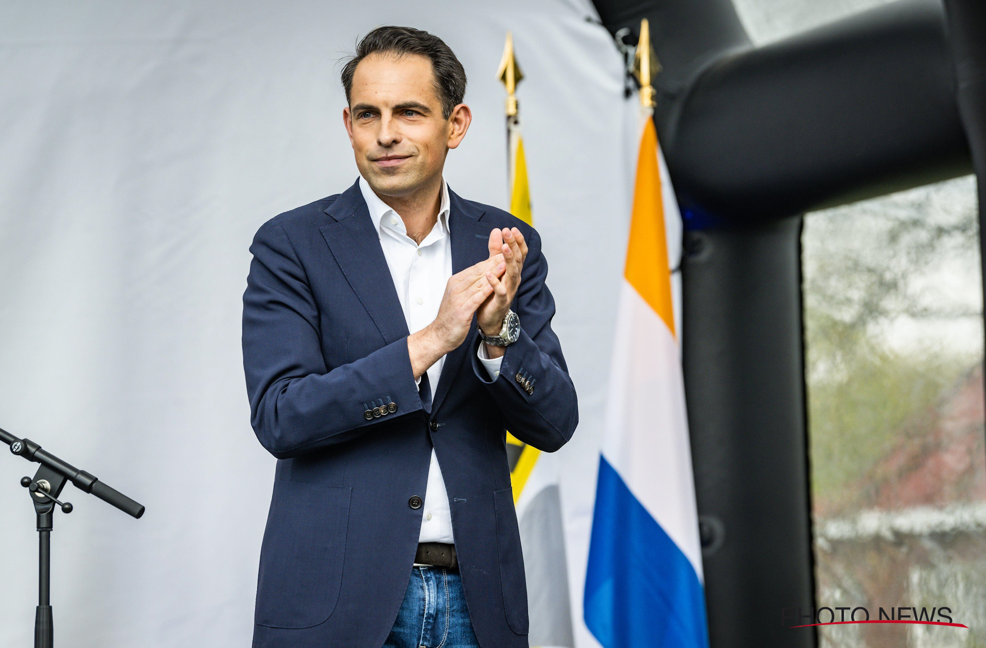 Tom Van Grieken razend: "het gaat om onze vrouwen!"