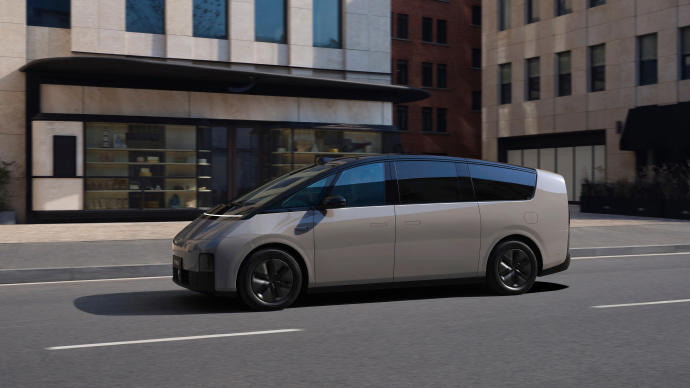 理想 i 系列首款纯电 SUV i8 发布，延续 MEGA 设计风格