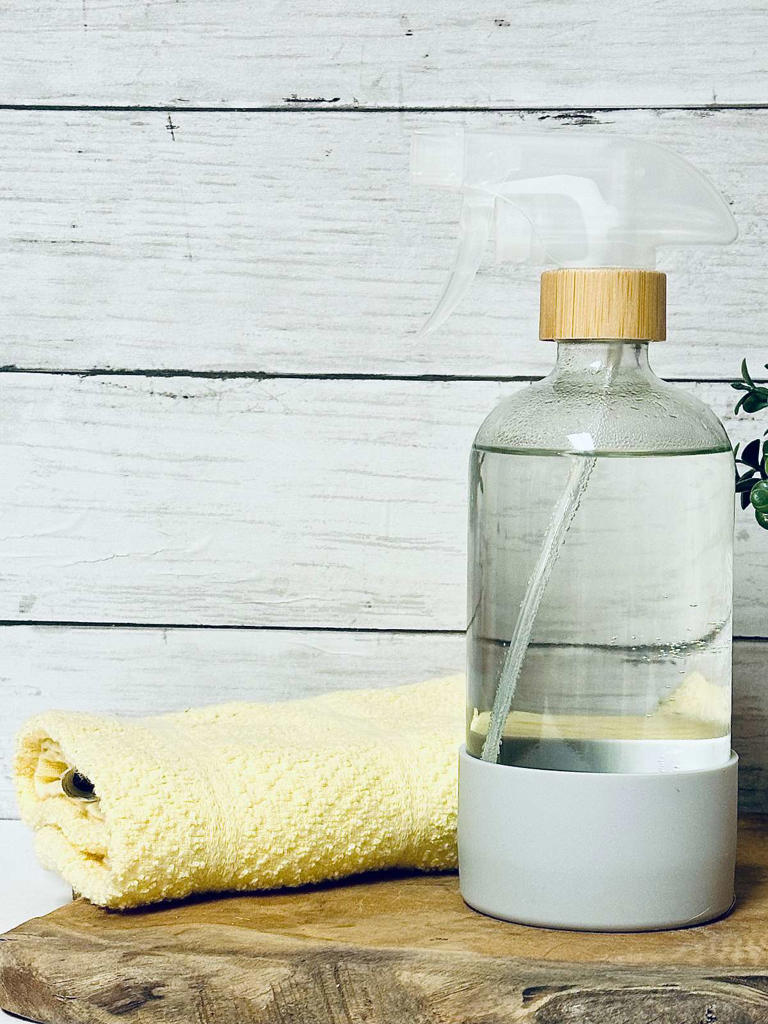 How to Make The Best Glass Cleaner