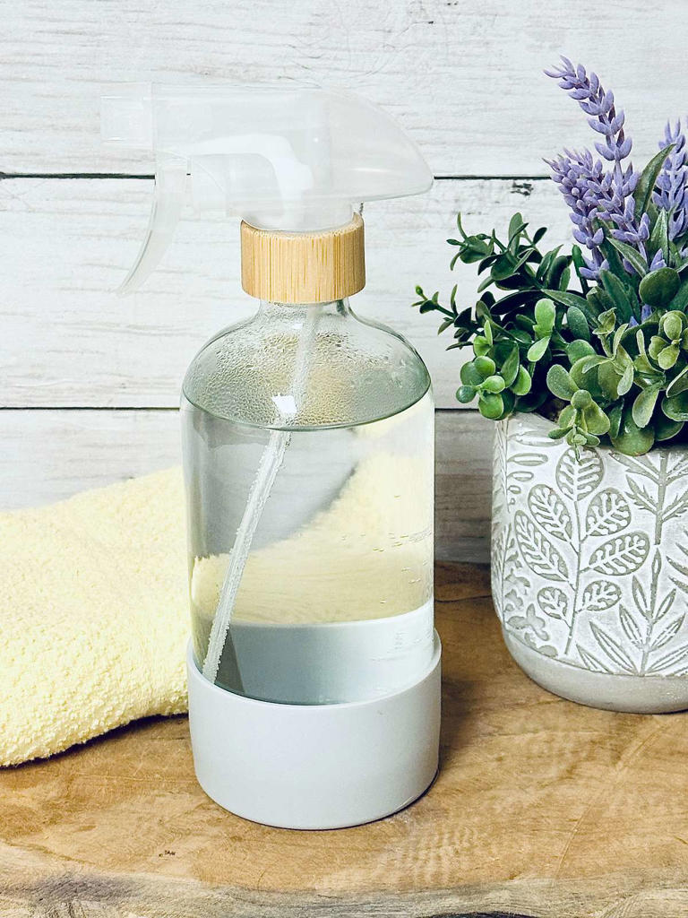 How to Make The Best Glass Cleaner