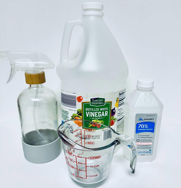 How to Make The Best Glass Cleaner