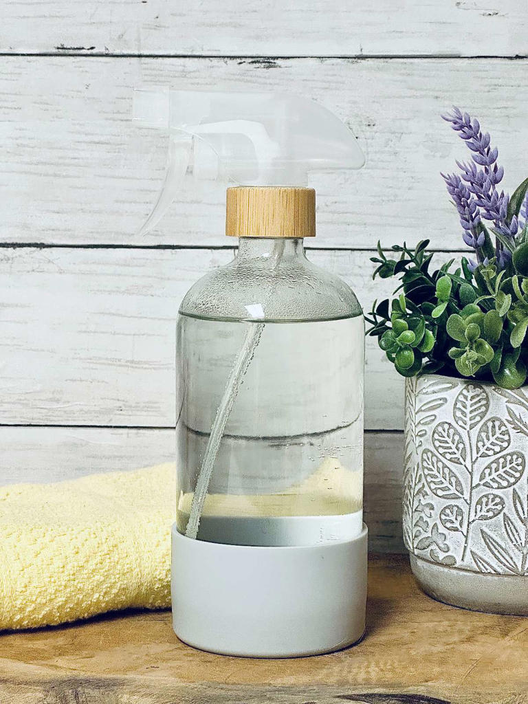 How to Make The Best Glass Cleaner
