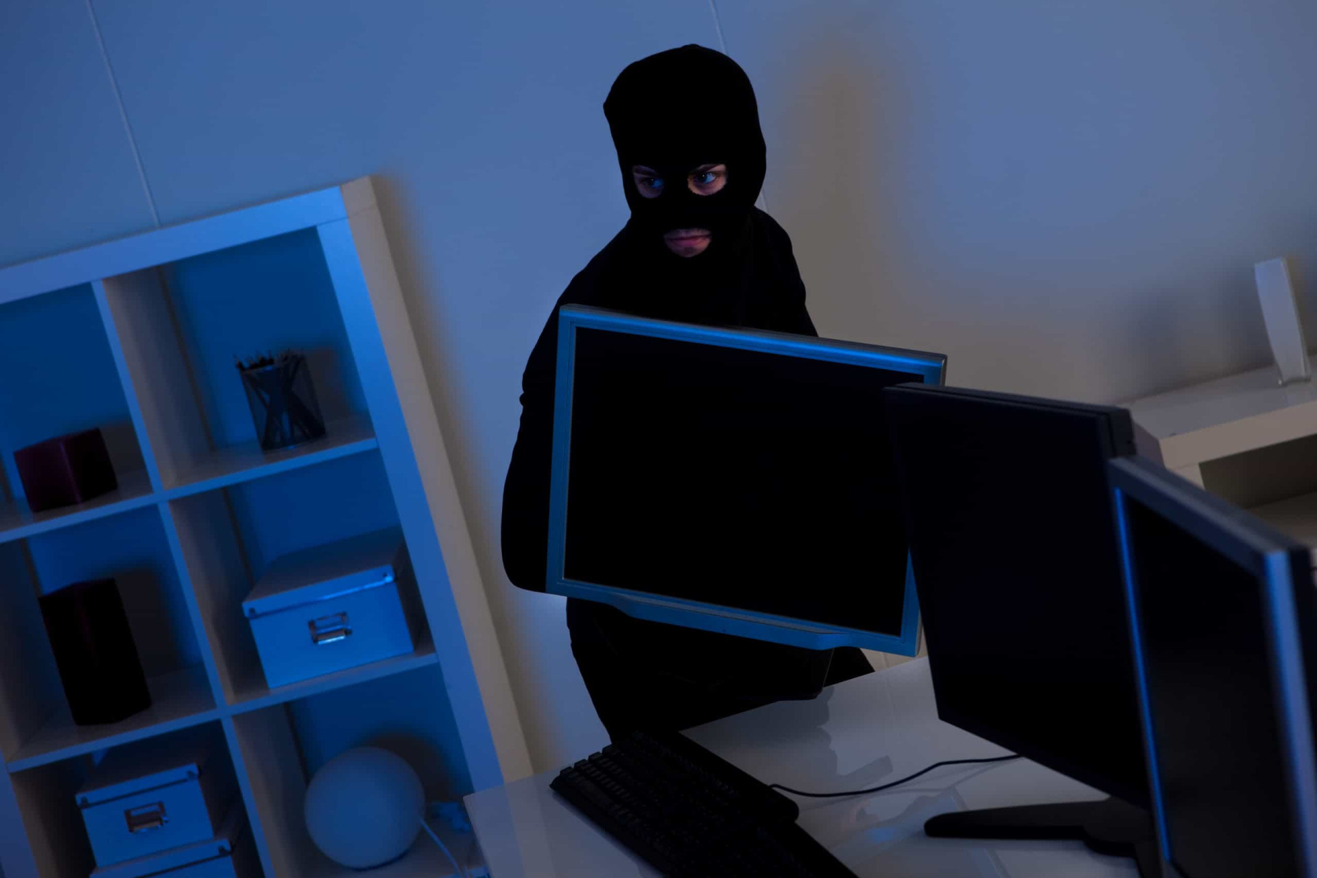 Creepy stories from people who work alone