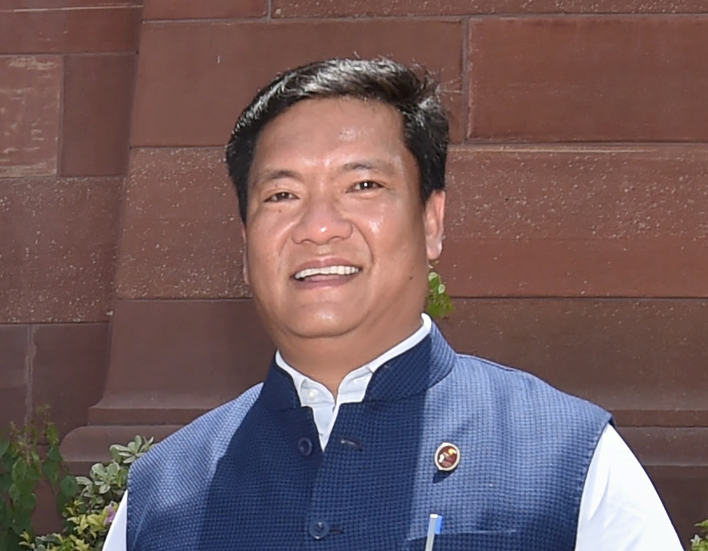 Khandu praises efforts to increase forest cover in Arunachal