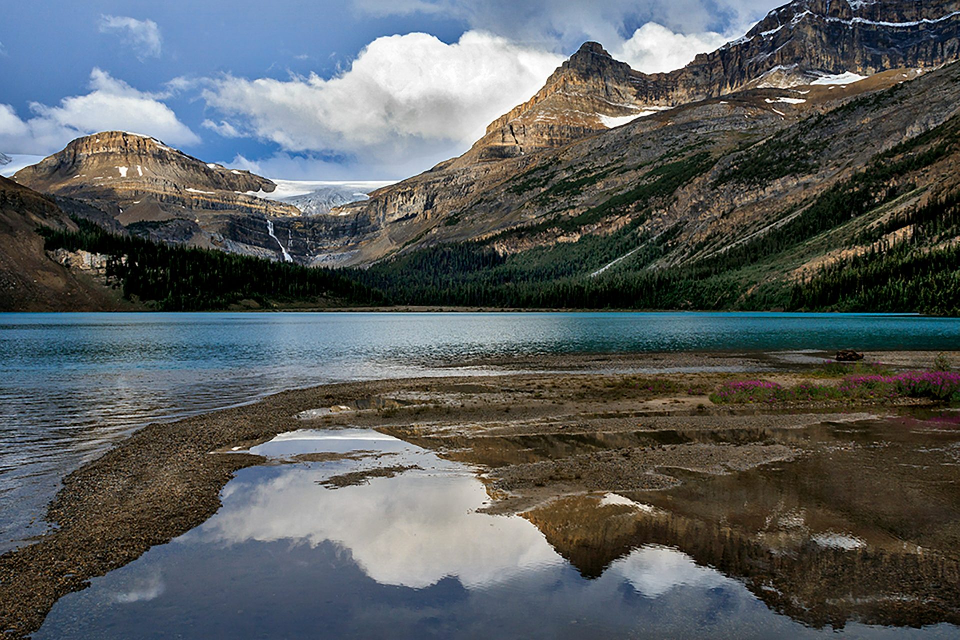This Canadian lake may point to the origins of life on Earth