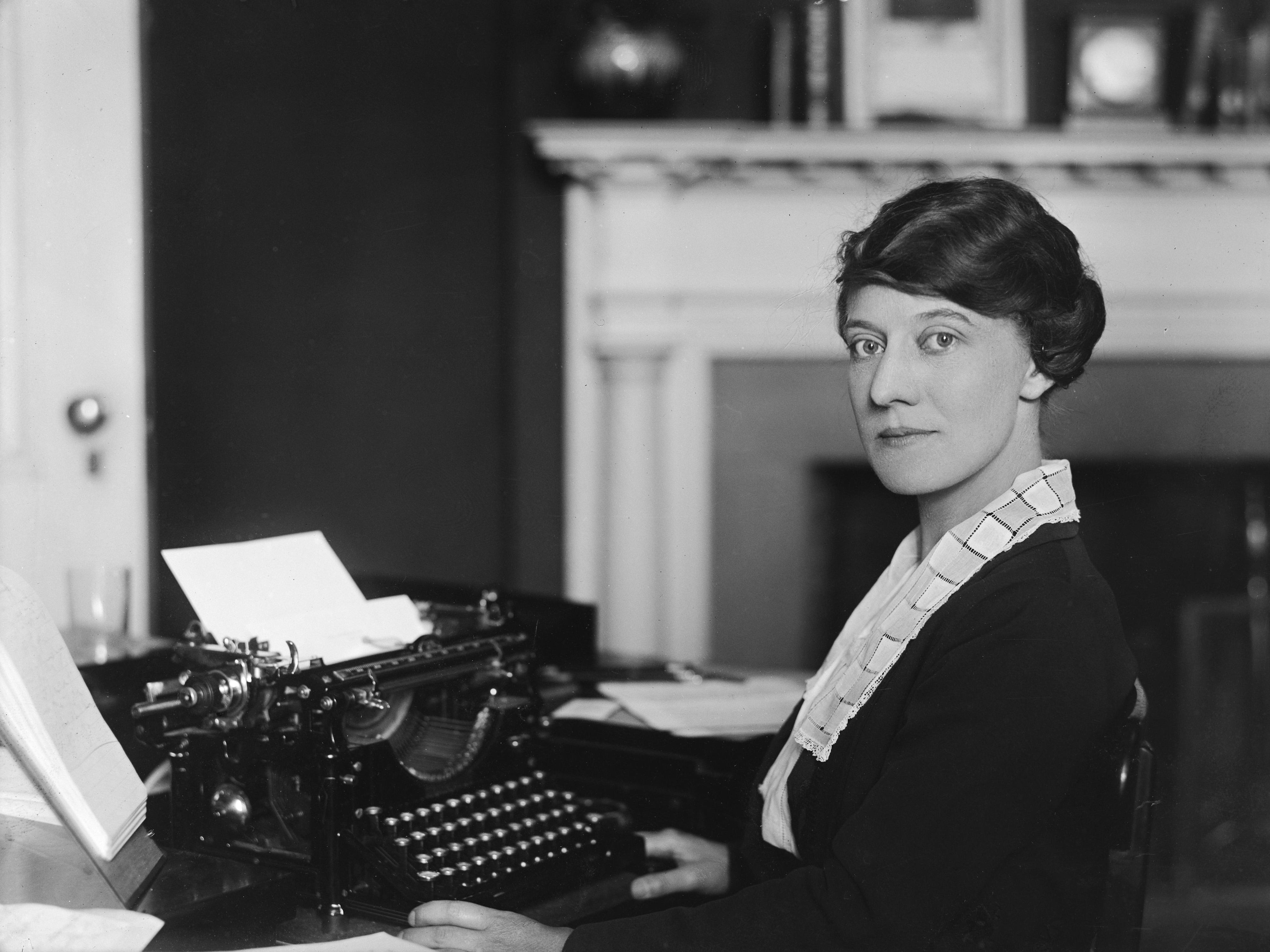 Vintage photos show how the role of women in the workforce has evolved ...