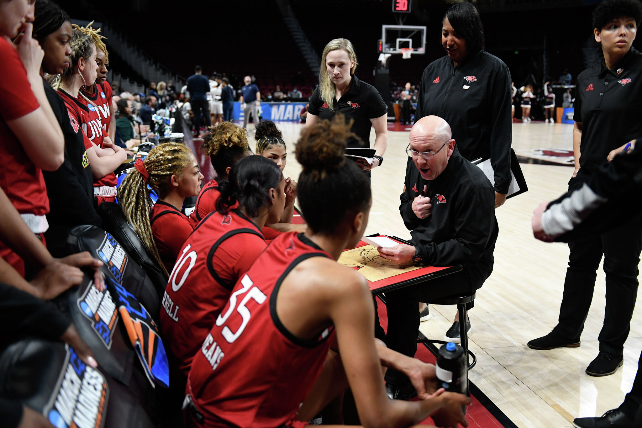 Incarnate Word women cruise to blowout win against Schreiner