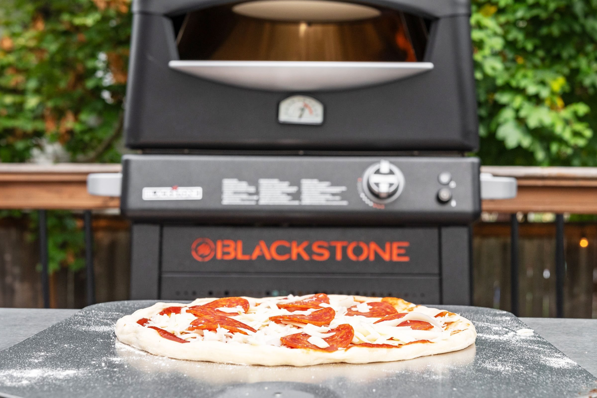 Blackstone Pizza Oven Review: This Rotating Pizza Stone Makes Fuss-Free ...