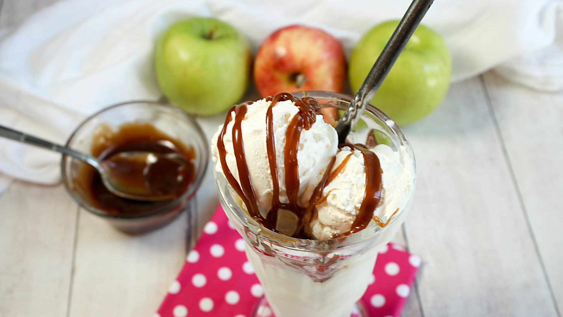This homemade caramel sauce recipe is delicious