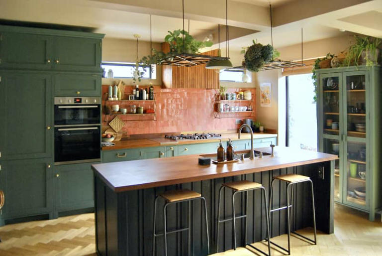 This kitchen cabinet color can kill your home's resale value, according ...