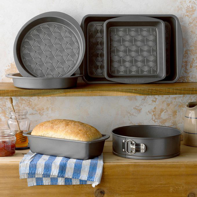 5 Pieces of Vintage-Style Bakeware That’ll Really Take You Back