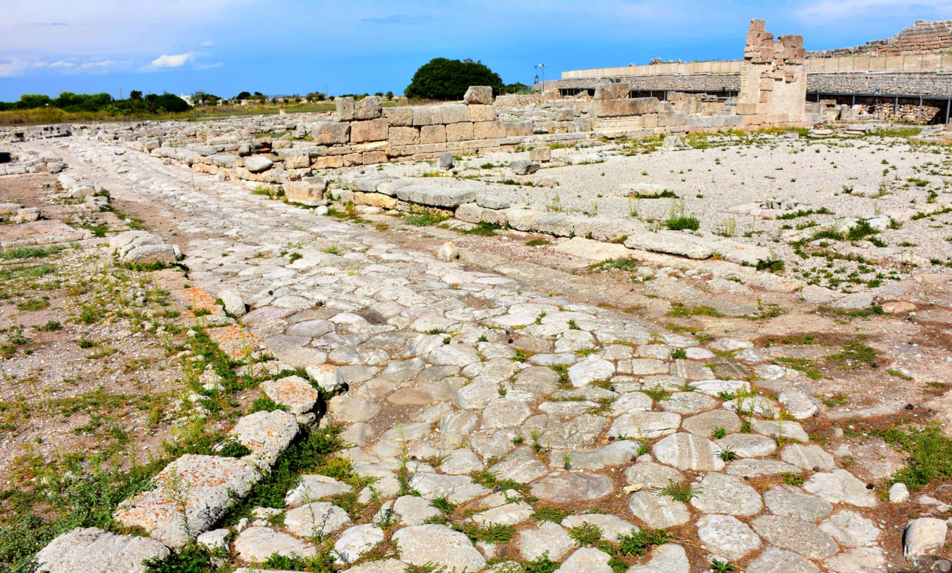 Sur le chemin des anciennes voies romaines