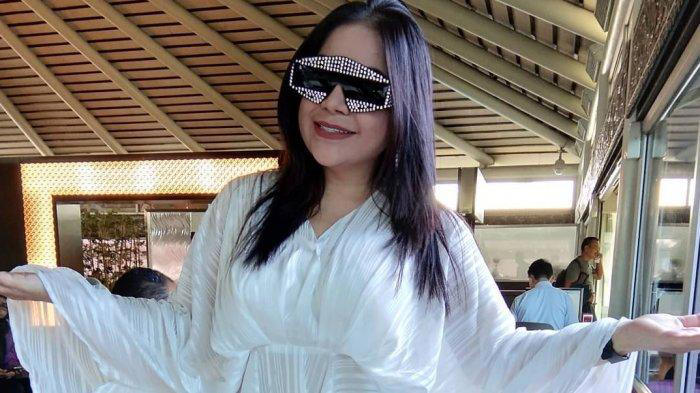 5 Gaya Pacaran Anisa Bahar dengan Kekasih Brondong,Beda Usia 19 Tahun ... 5 Gaya Pacaran Anisa Bahar dengan Kekasih Brondong,Beda Usia 19 Tahun ...