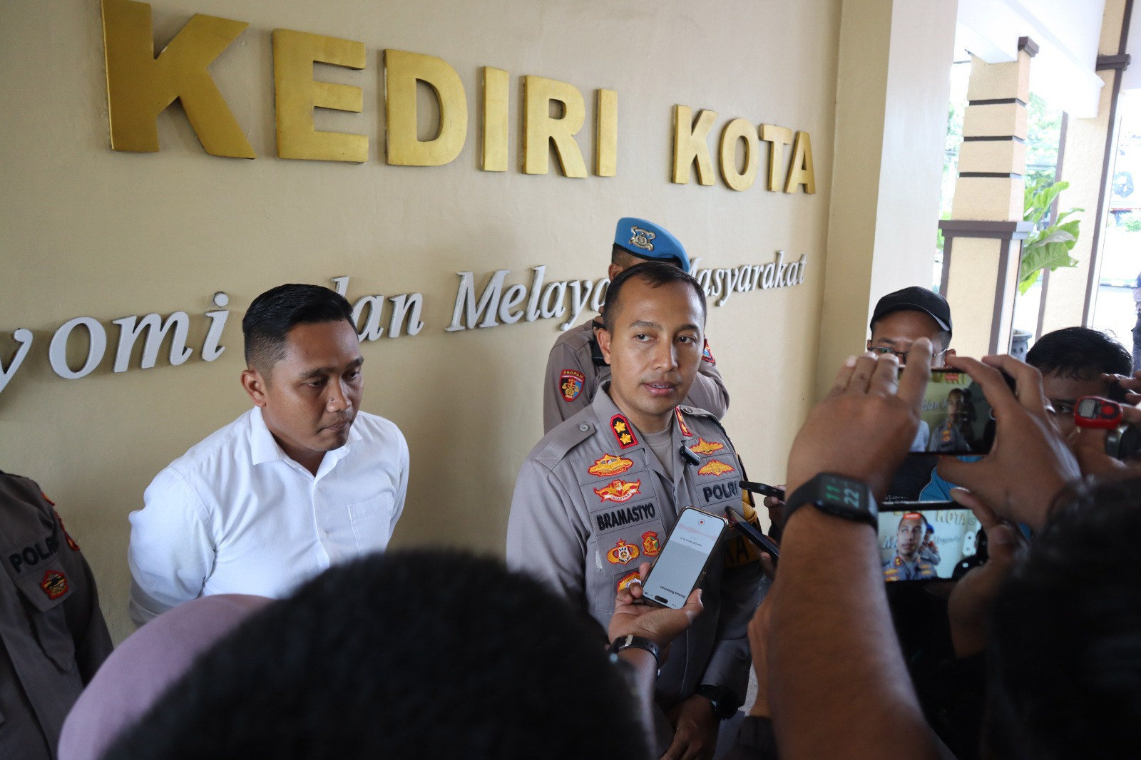 Legalitas Senjata yang Digunakan Kajari Kediri Saat Dihadang, Begini ... Legalitas Senjata yang Digunakan Kajari Kediri Saat Dihadang, Begini ...