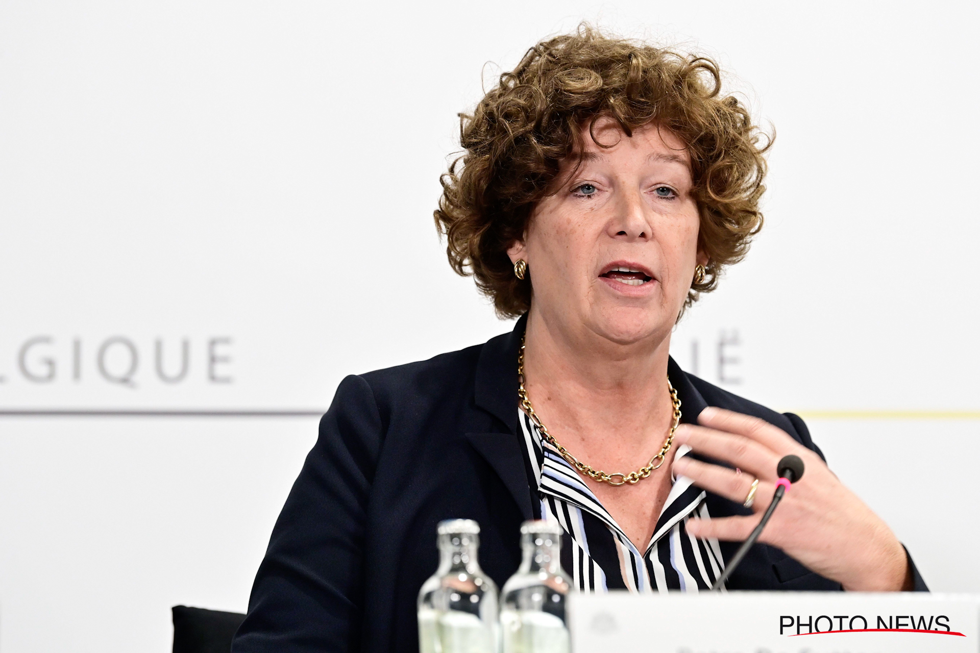 Petra De Sutter: "die mensen moeten niet meer in een fles plassen"