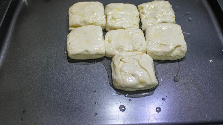This Is An Easy Buttermilk Biscuit Recipe Anyone Can Make - Melt In ...