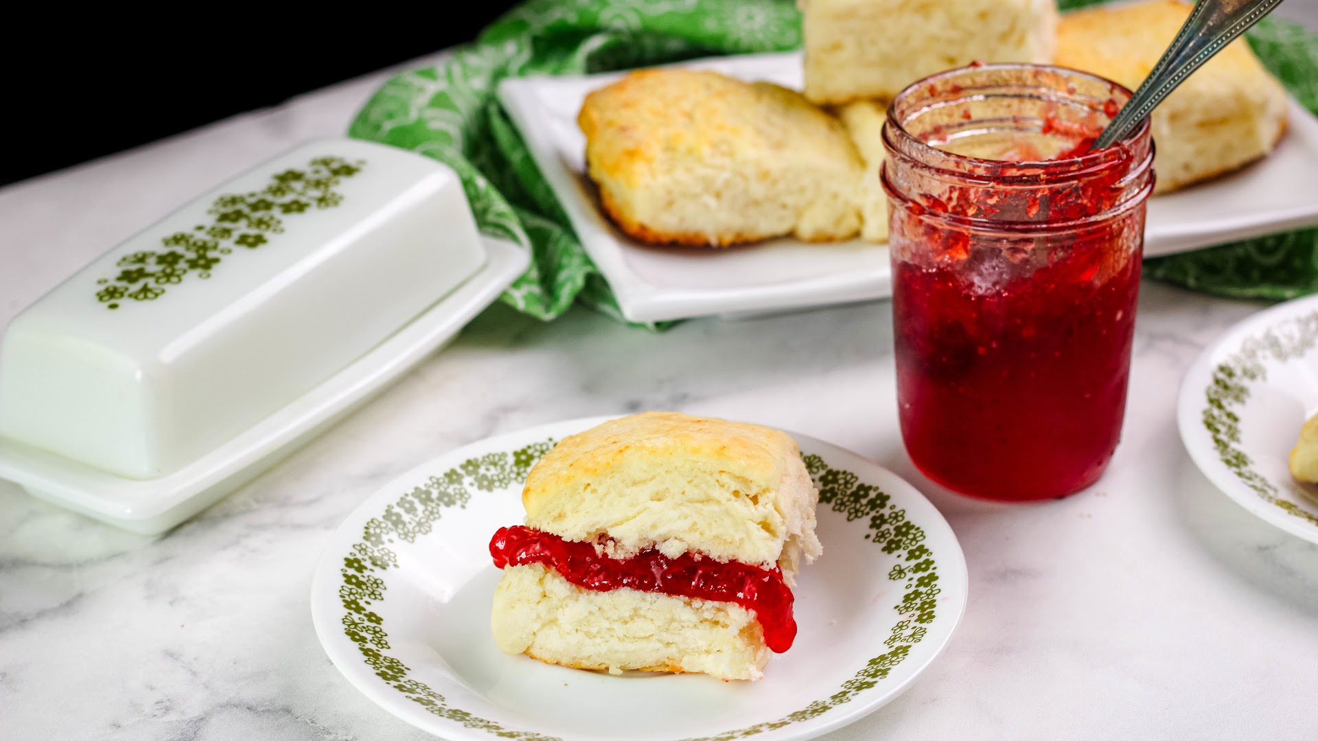 This Is An Easy Buttermilk Biscuit Recipe Anyone Can Make - Melt In ...