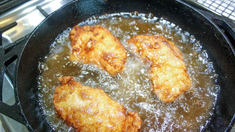 We Loved These Old-fashioned Fried Pork Chops - Crispy Southern Fried ...