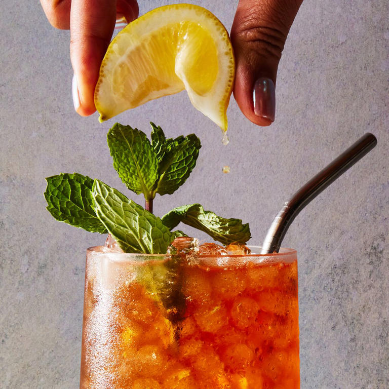 This Spiked Arnold Palmer Is The Boozy Bev We'll Be Sipping On During ...
