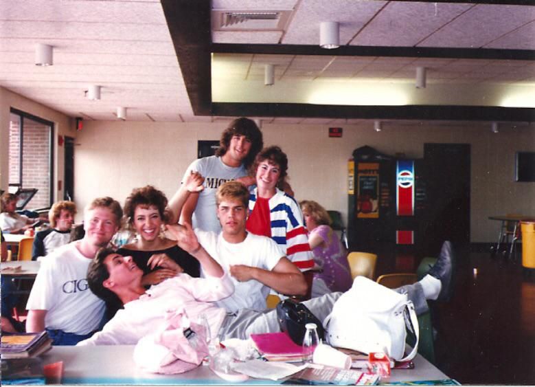 Vintage Photos Of School Cafeterias That Will Take You Back