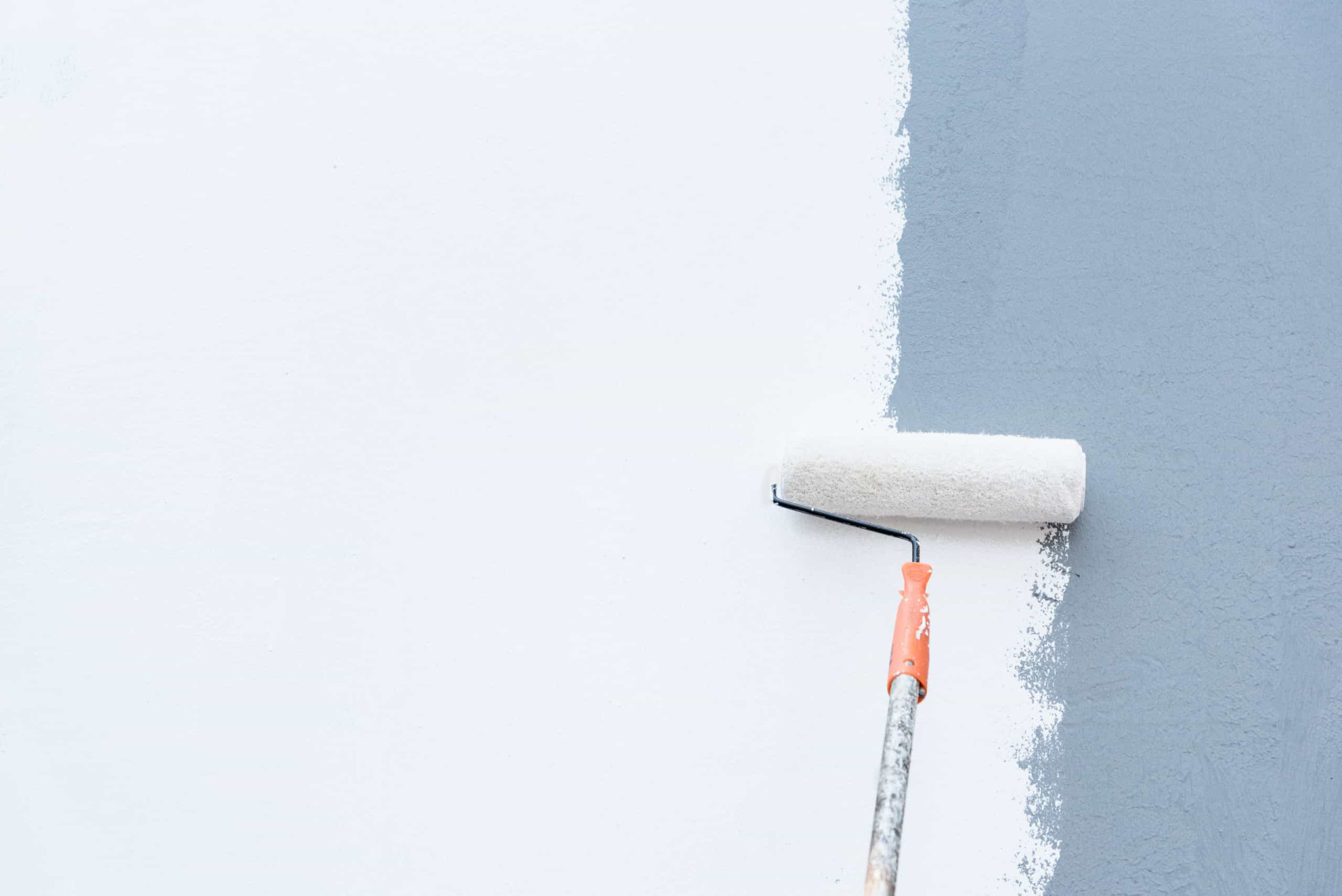 Découvrez comment repeindre une pièce avec des astuces de pro