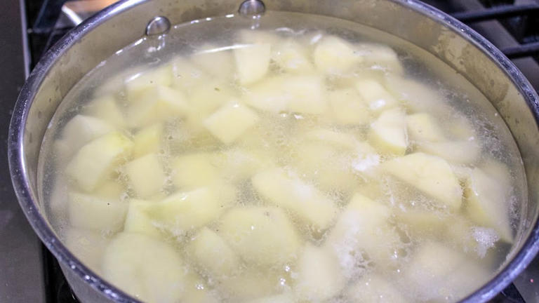 Like Your Mashed Potatoes Super Creamy? Granny's Creamy Mash Potatoes
