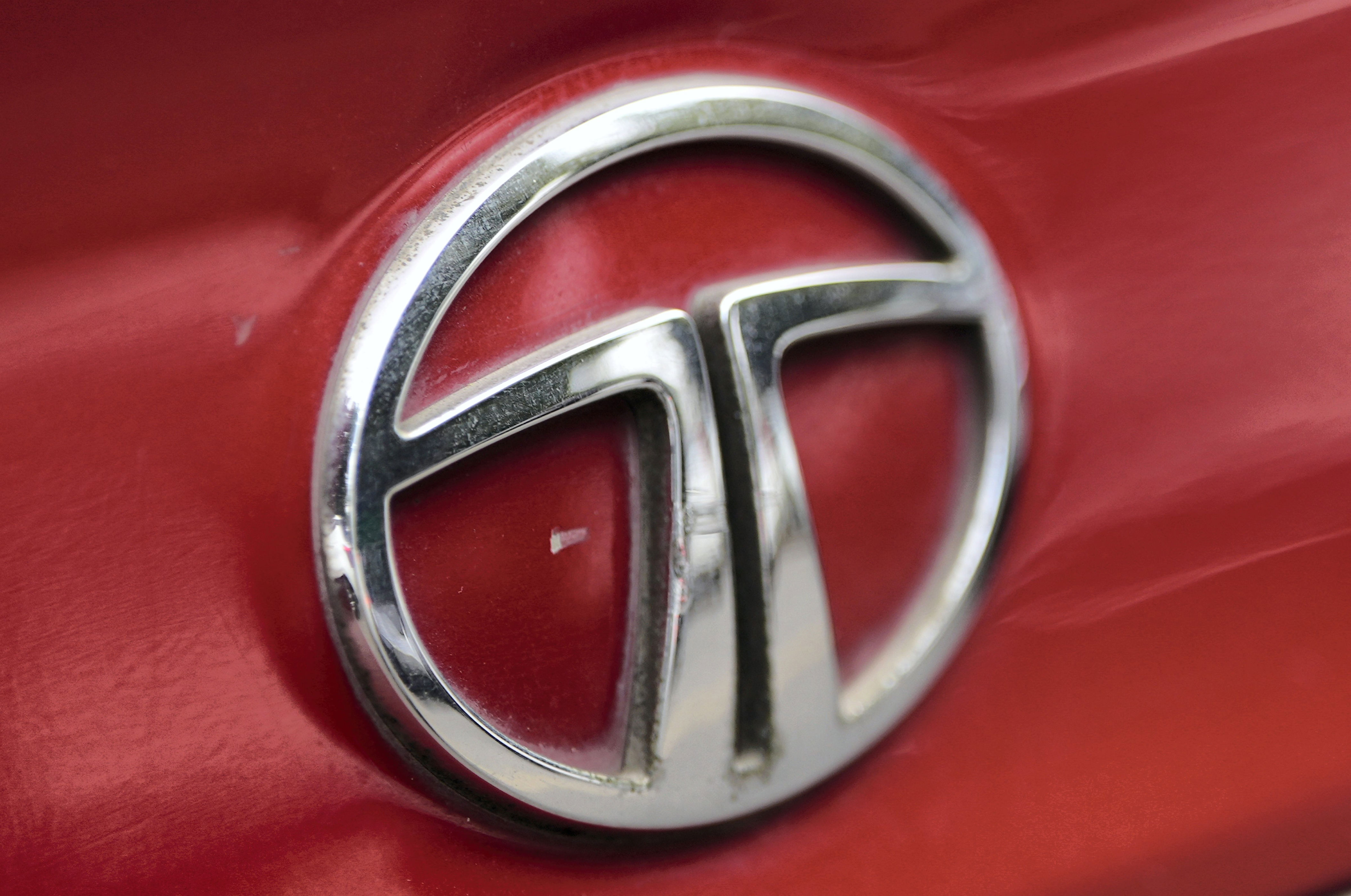 Tata Motors shares drop almost 3.50 pc; mkt valuation erodes by Rs ...