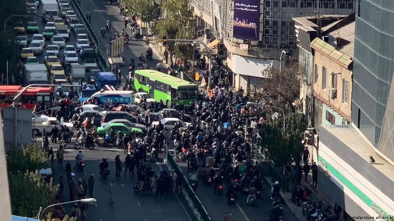 Fearing new protests, Iran regime starts wave of arrests