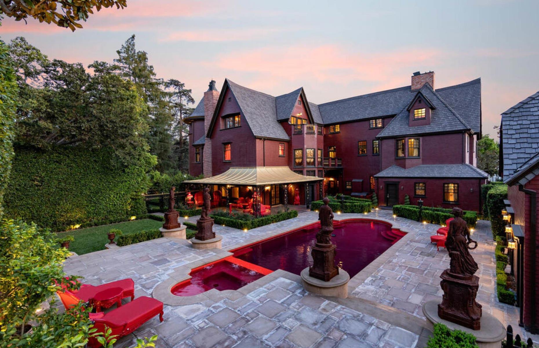 These 6 gorgeous gothic houses are the ultimate in interior design ...