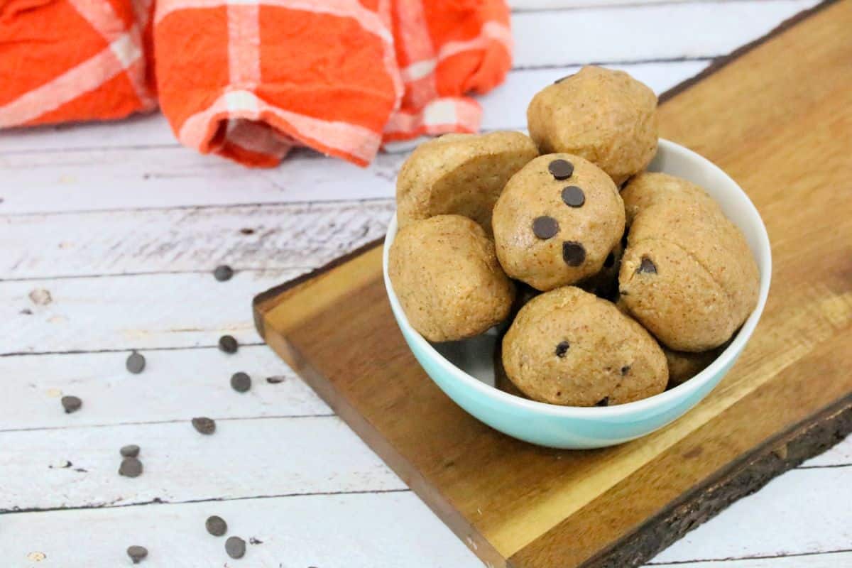 9 Healthy Nighttime Snacks That Won’t Leave You Bloated