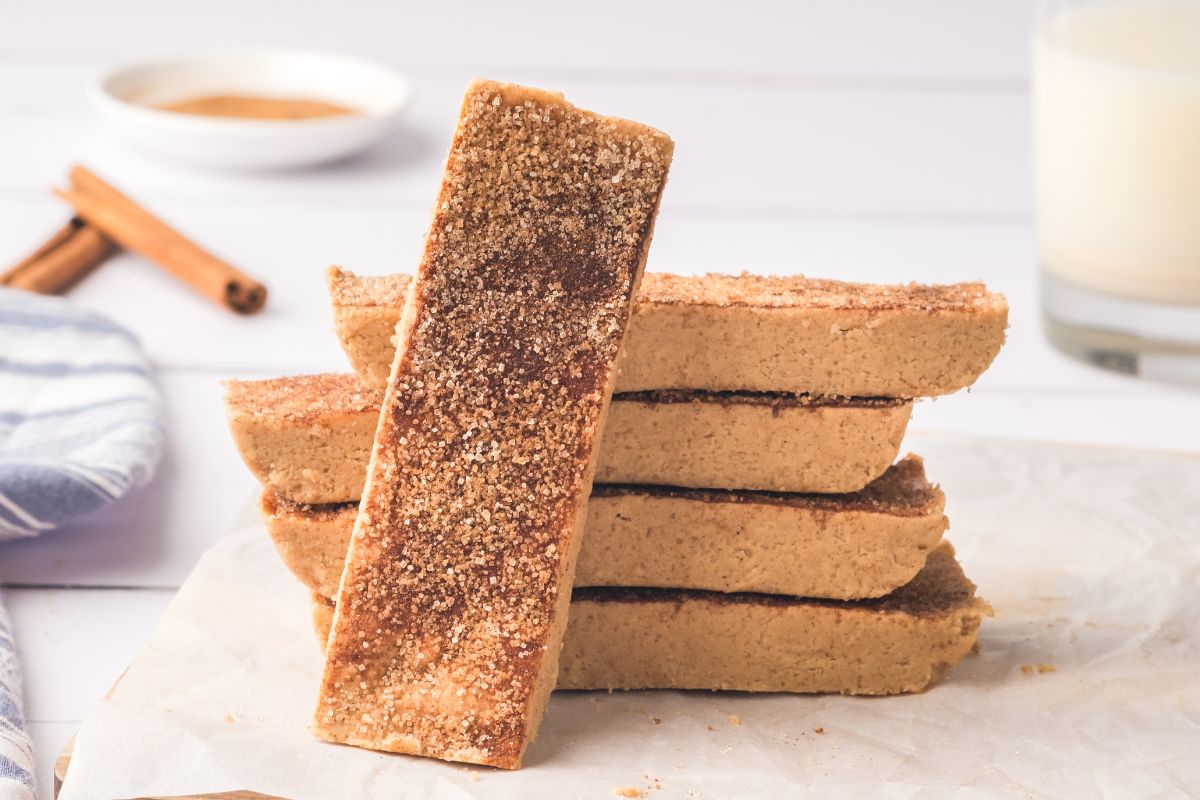 10 Clean Eating Protein Bars to Keep You Full and Fueled